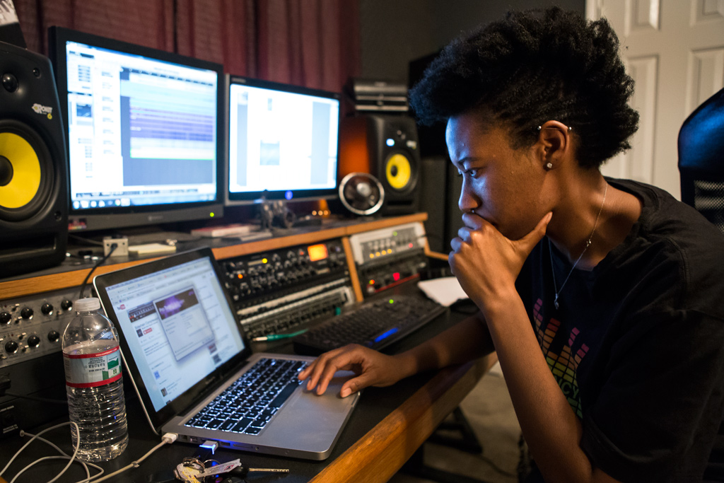 In Music Industry, Women Are Behind the Mic, But Rarely Running the ...