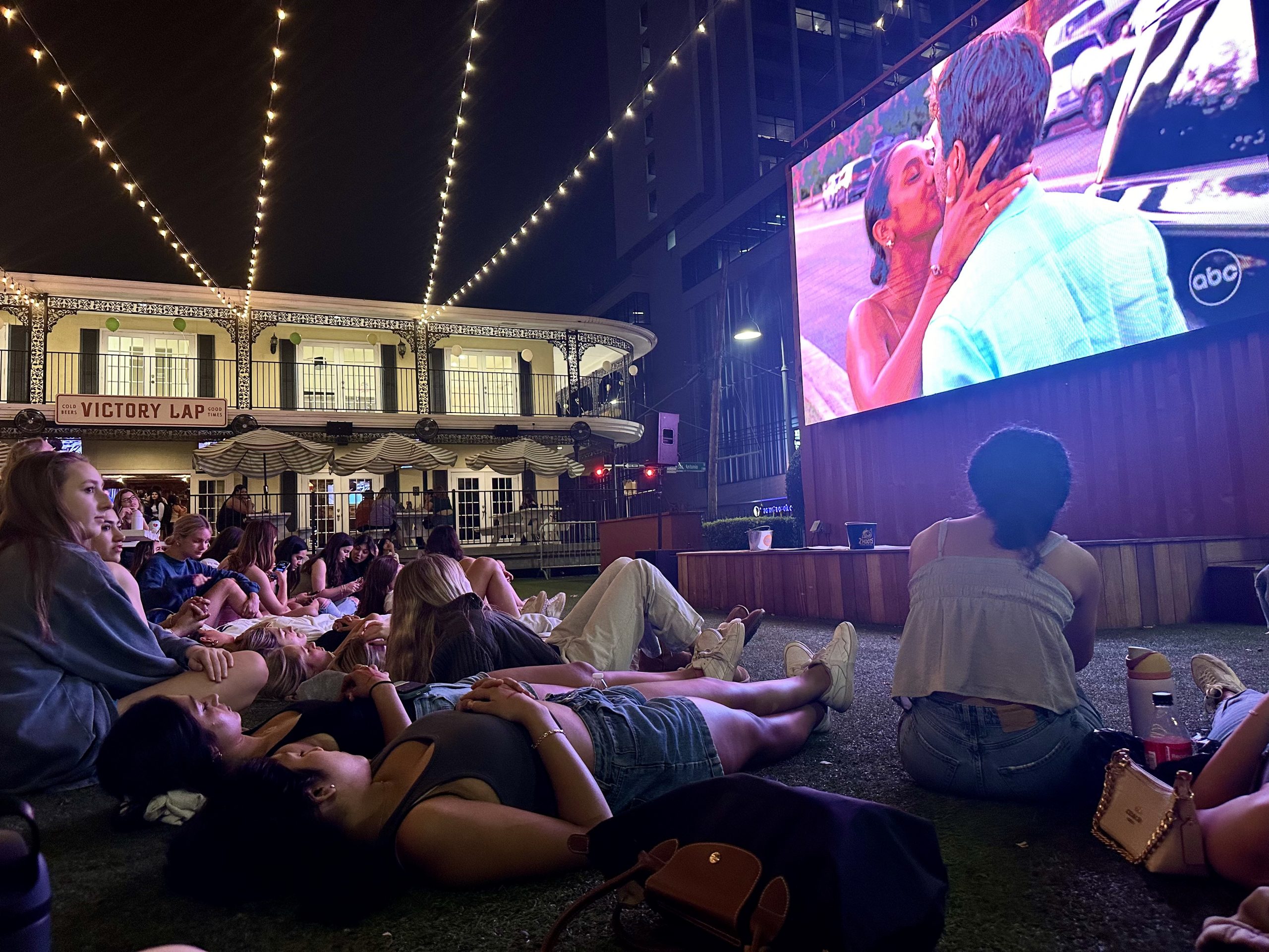 Cheers to Romance: ‘The Bachelor’ Takes Over Victory Lap Bar ...